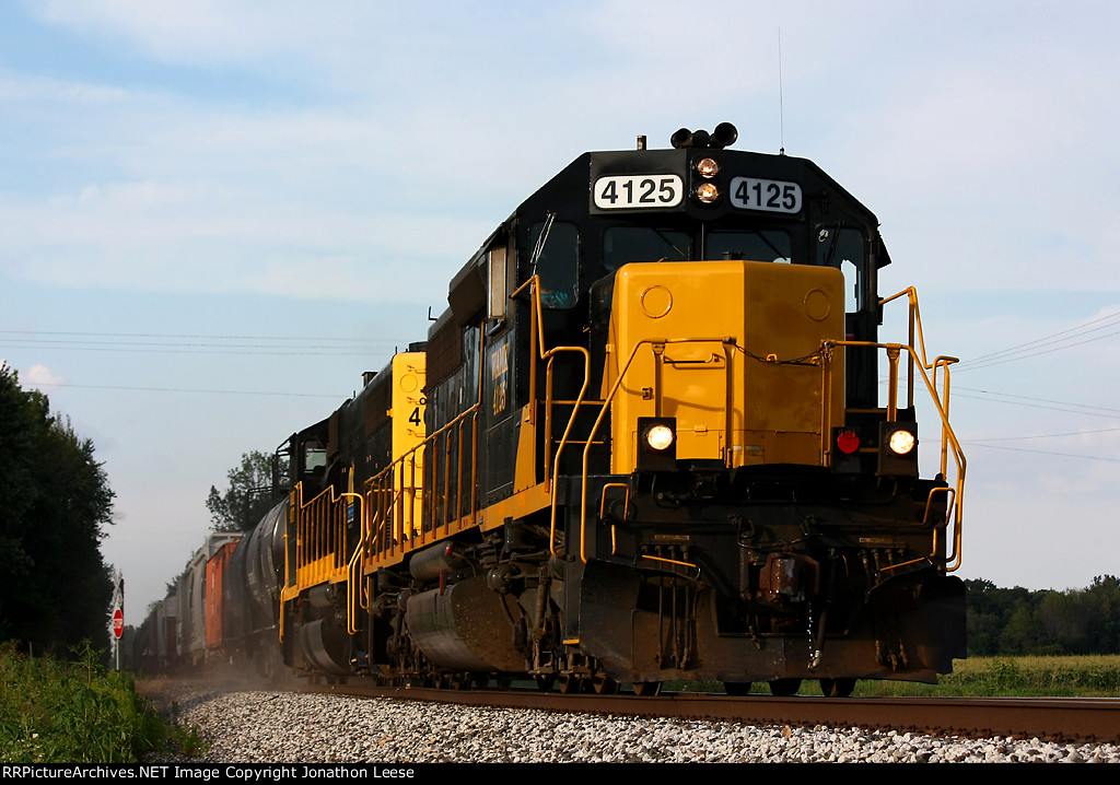 WAMX 4125 and 4017 lead Grand Elk 303 south on the ex PRR line